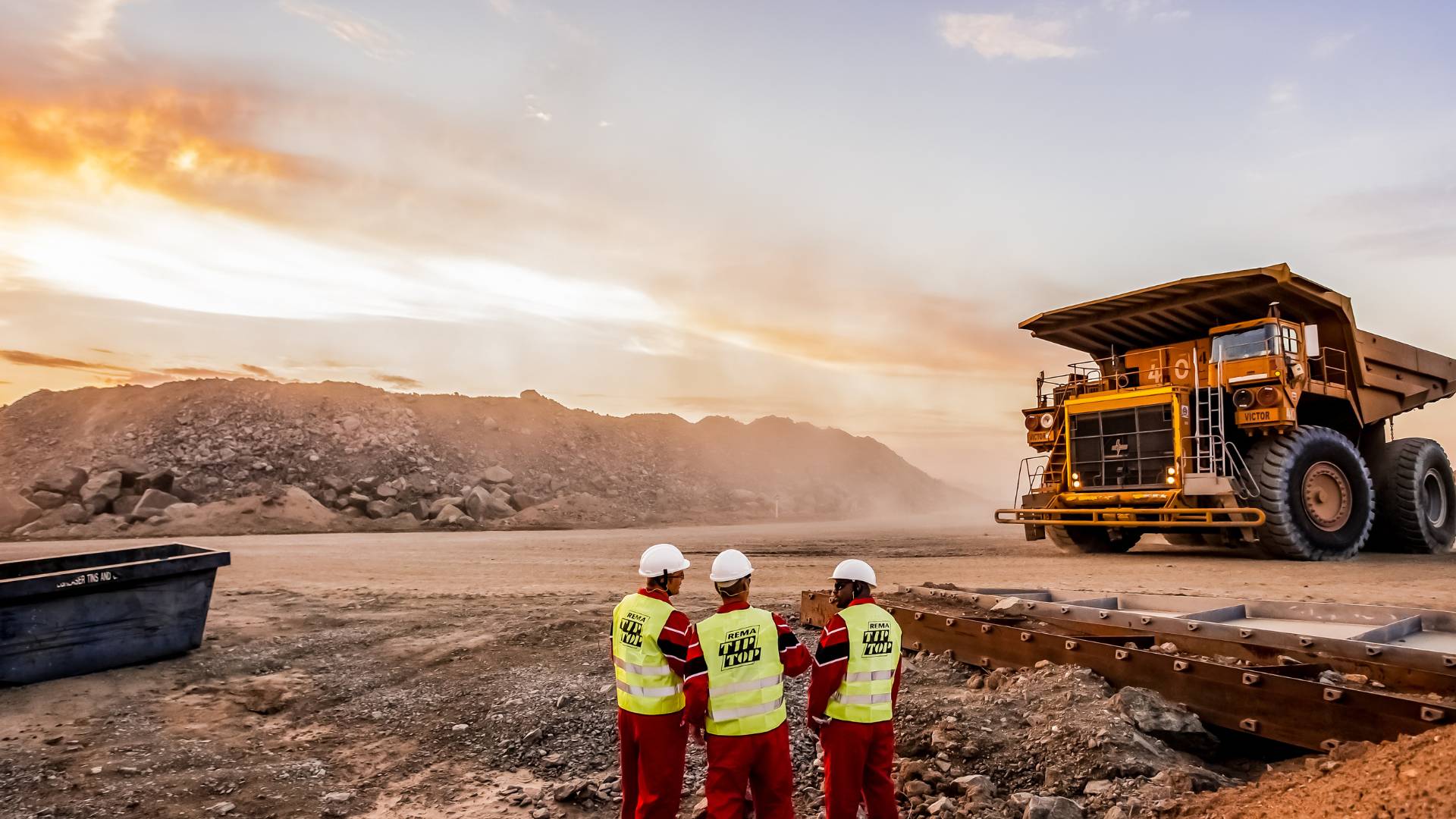 Custom Safety Wear | Wearpack | Kunala Safety